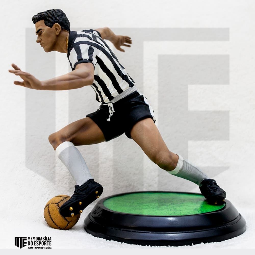 Estátua Realista Garrincha / Botafogo - Limitada - Escala 1/6 ...